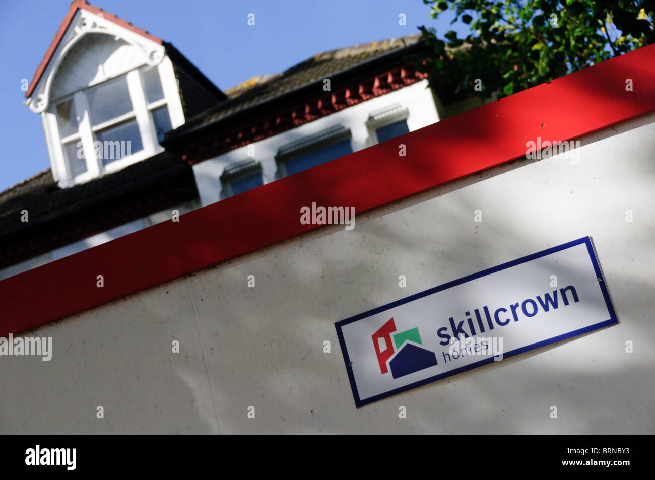 Hoarding london logos hi-res stock photography and images - Alamy