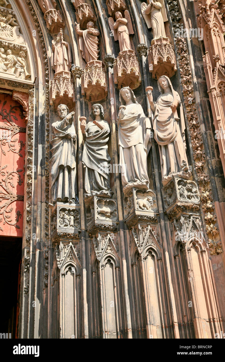 Strasbourg Cathedral exterior Notre Dam de Strathourg Cathedral Alsace ...