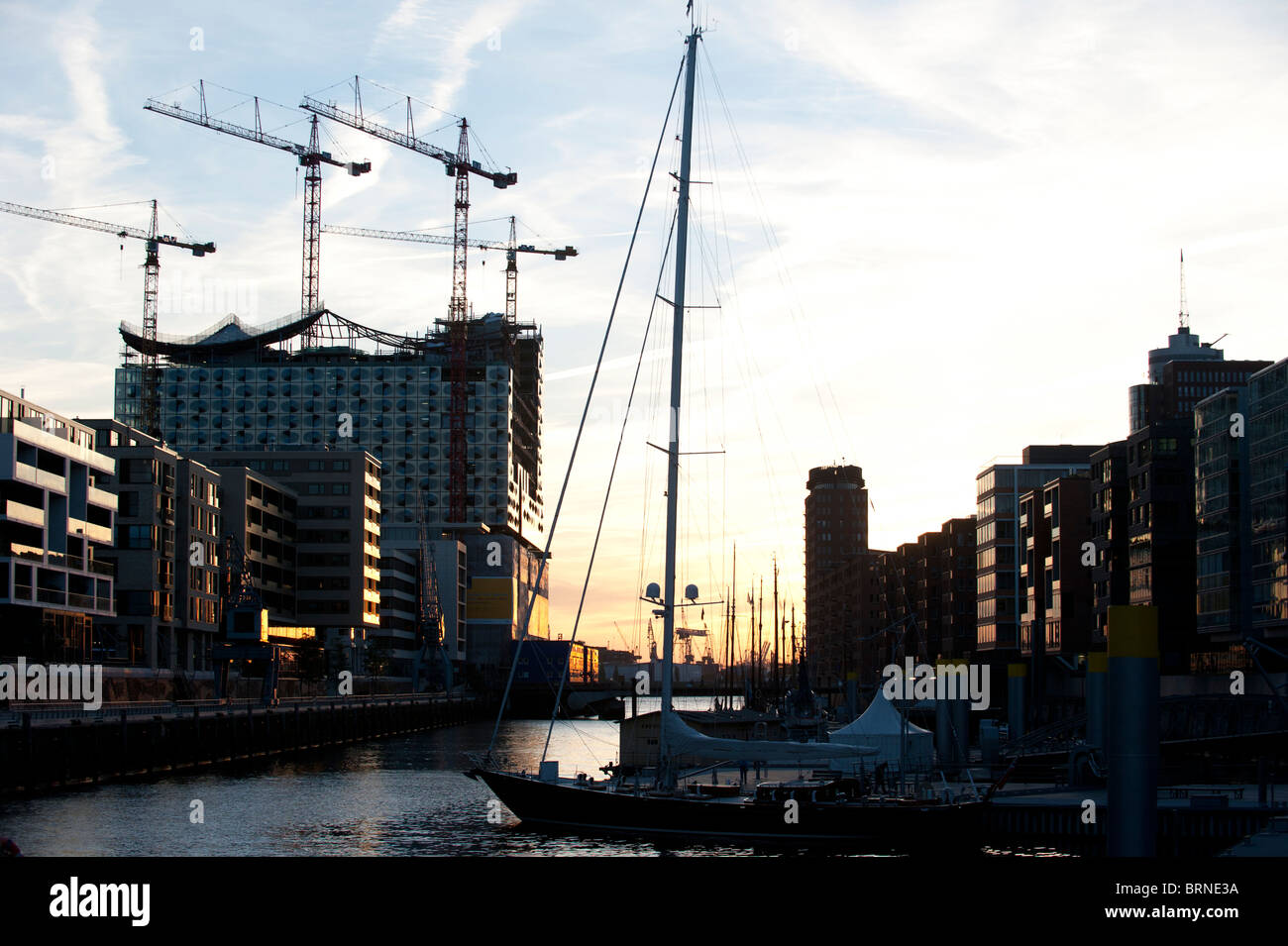Opera house hamburg hi-res stock photography and images - Alamy