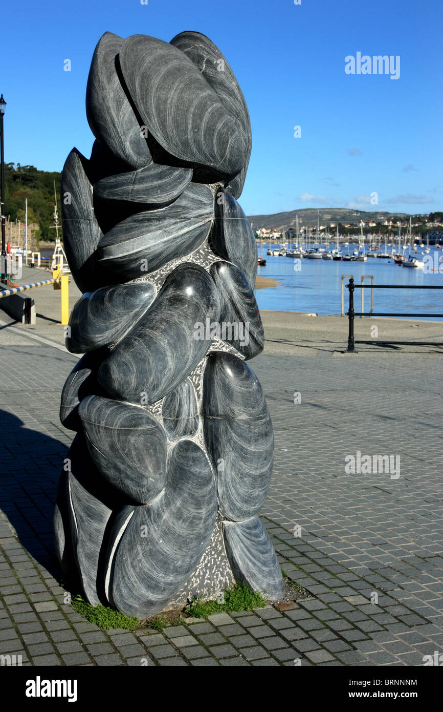 Mussel sculpture on the quayside in Conwy harbour Stock Photo - Alamy