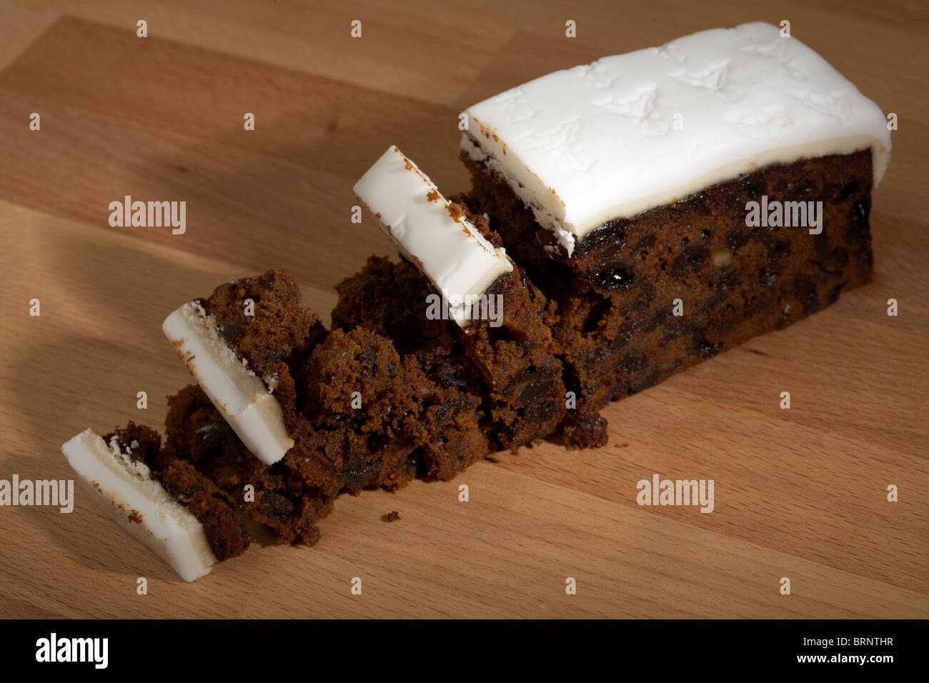 Cake cut into slices hi-res stock photography and images - Alamy