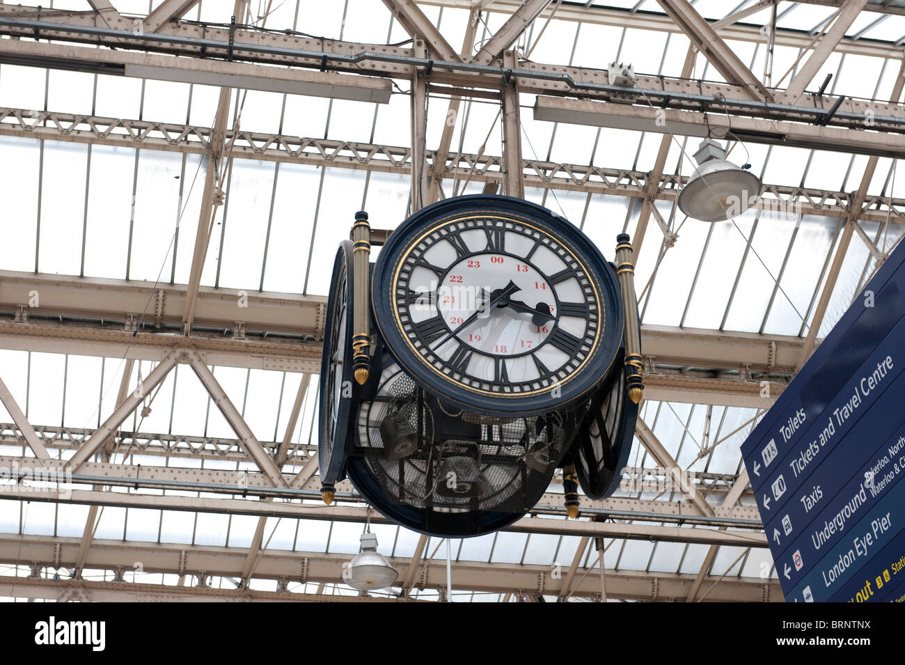 Station clock, Waterloo Station, London Stock Photo - Alamy
