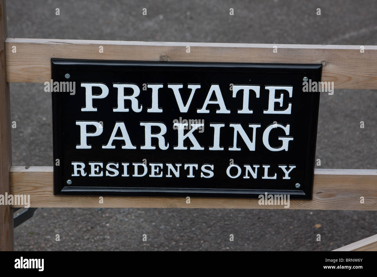 Private parking residents only sign hi-res stock photography and images ...