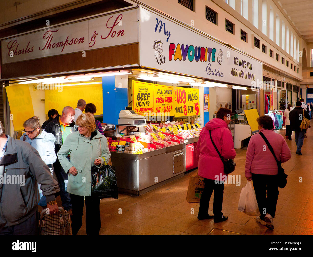 Corner food stall hi-res stock photography and images - Alamy