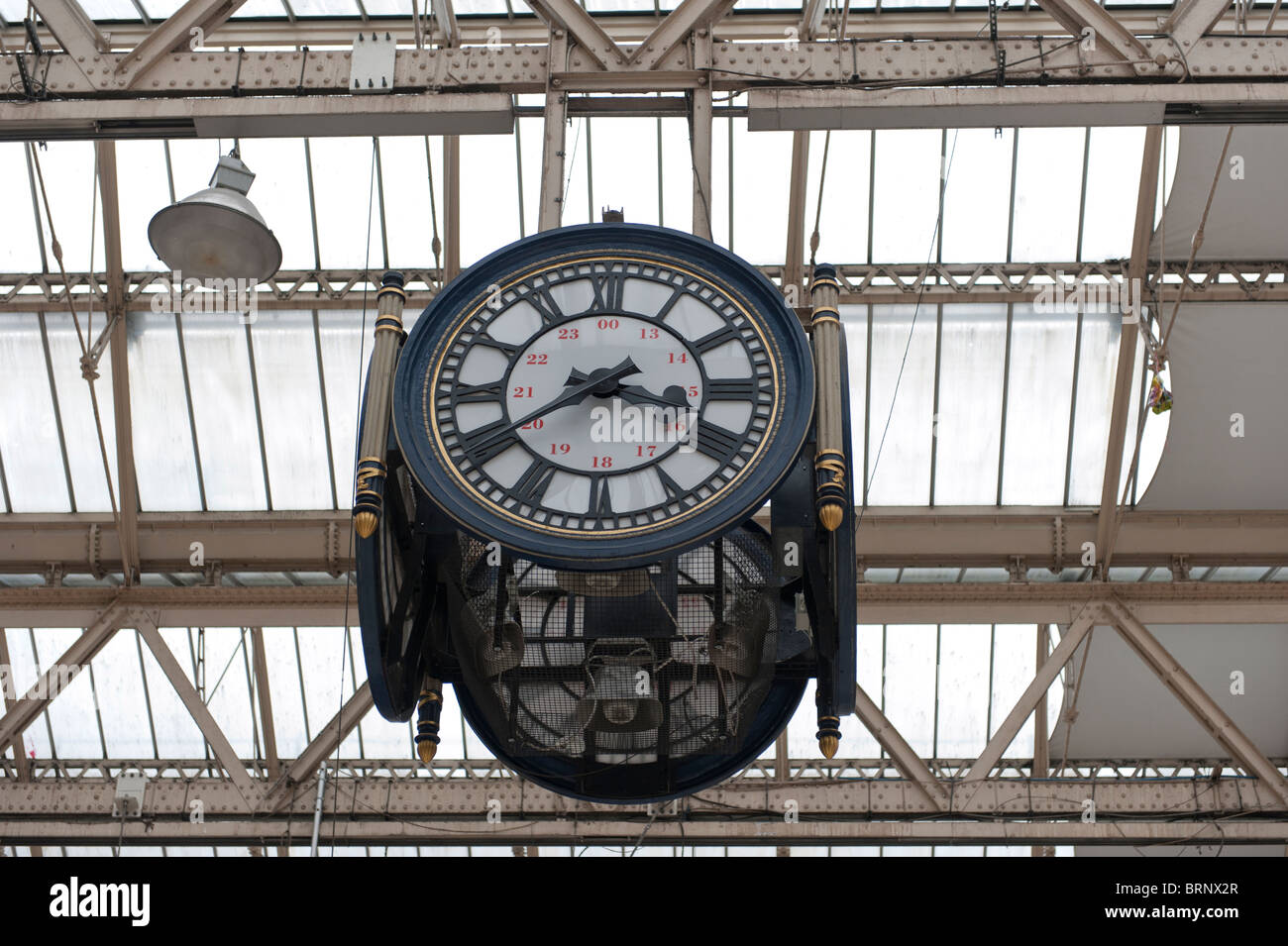 Station clock, Waterloo Station, London Stock Photo - Alamy