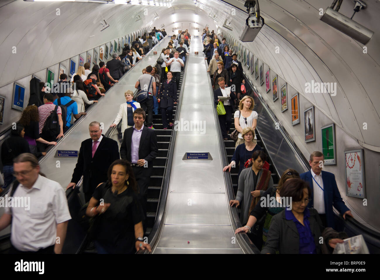 London underground passengers crowded hi-res stock photography and ...