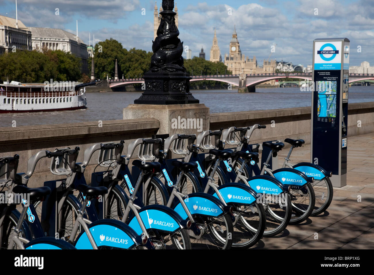 London cycle hi-res stock photography and images - Alamy