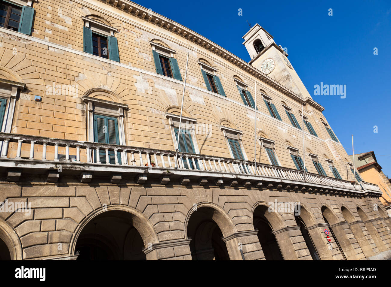 Old stone building buildings hi-res stock photography and images - Alamy