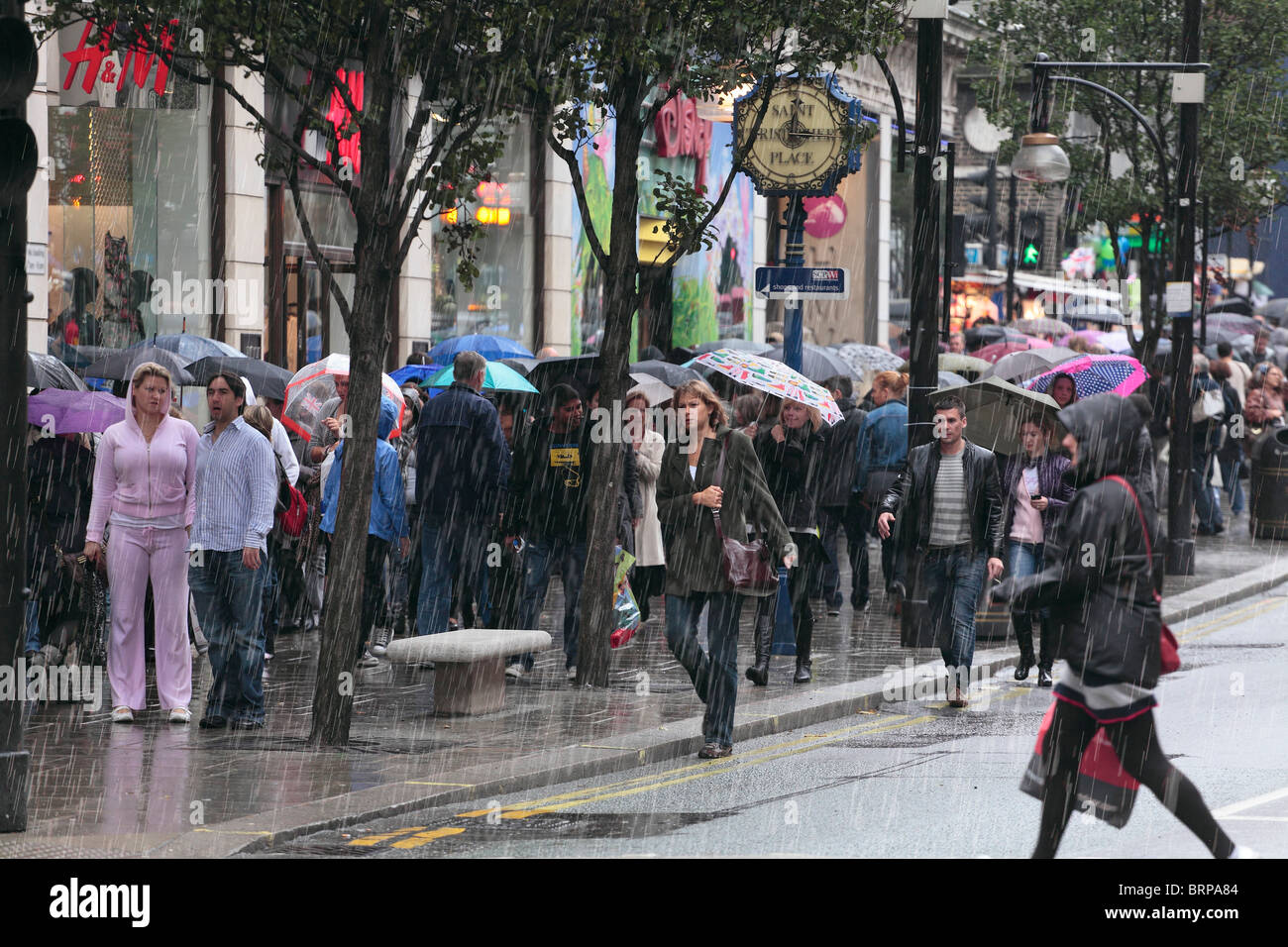 Rain raining street hi-res stock photography and images - Alamy