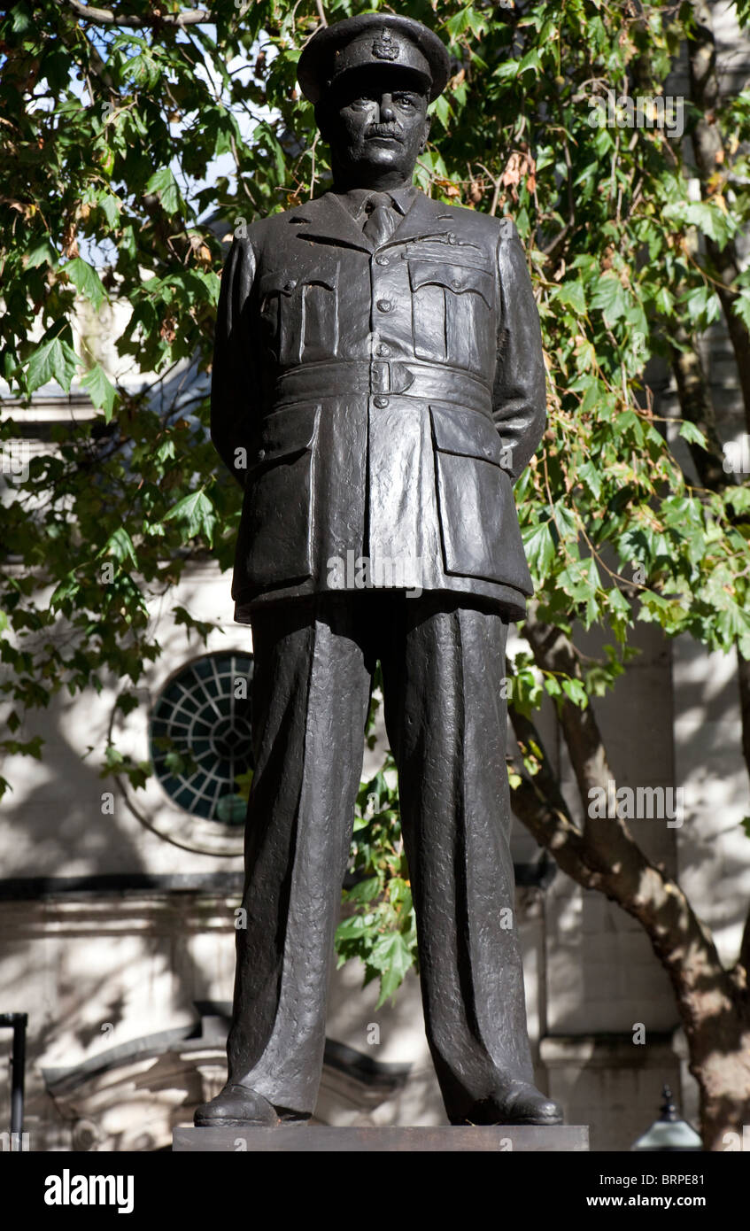 Statue of Arthur "Bomber" Harris, The Strand, London Stock Photo - Alamy