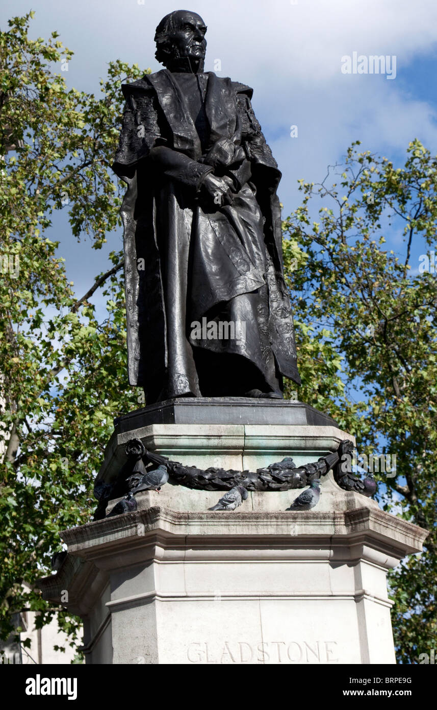 Statue of William Gladstone, Strand, London Stock Photo - Alamy