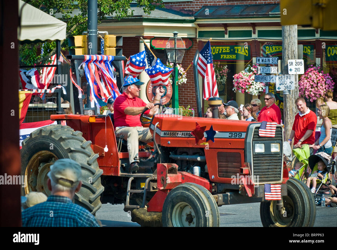 Old tractor usa flag hi-res stock photography and images - Alamy