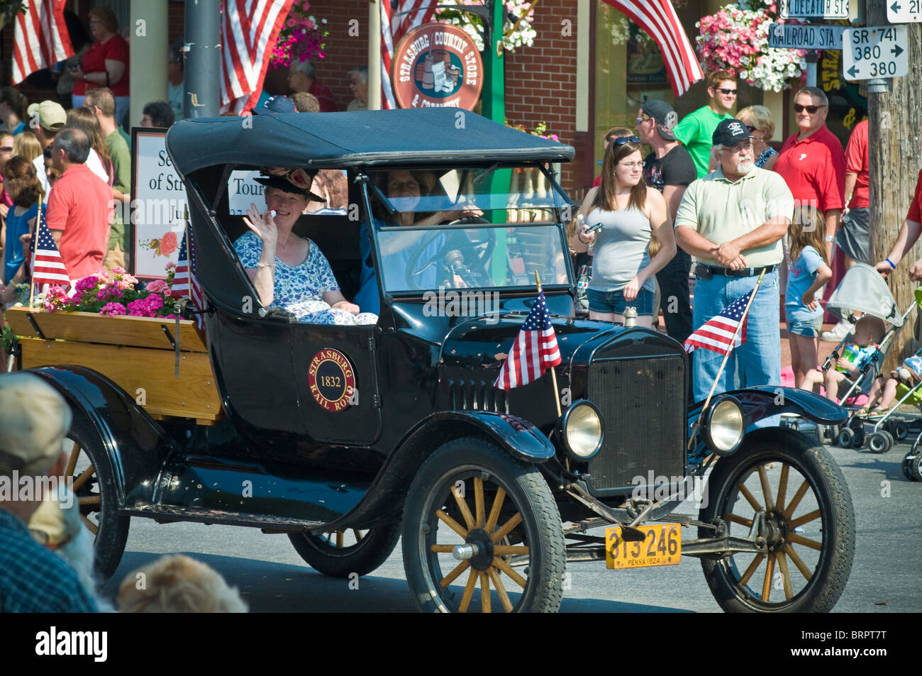 Custom car parade hi-res stock photography and images - Alamy