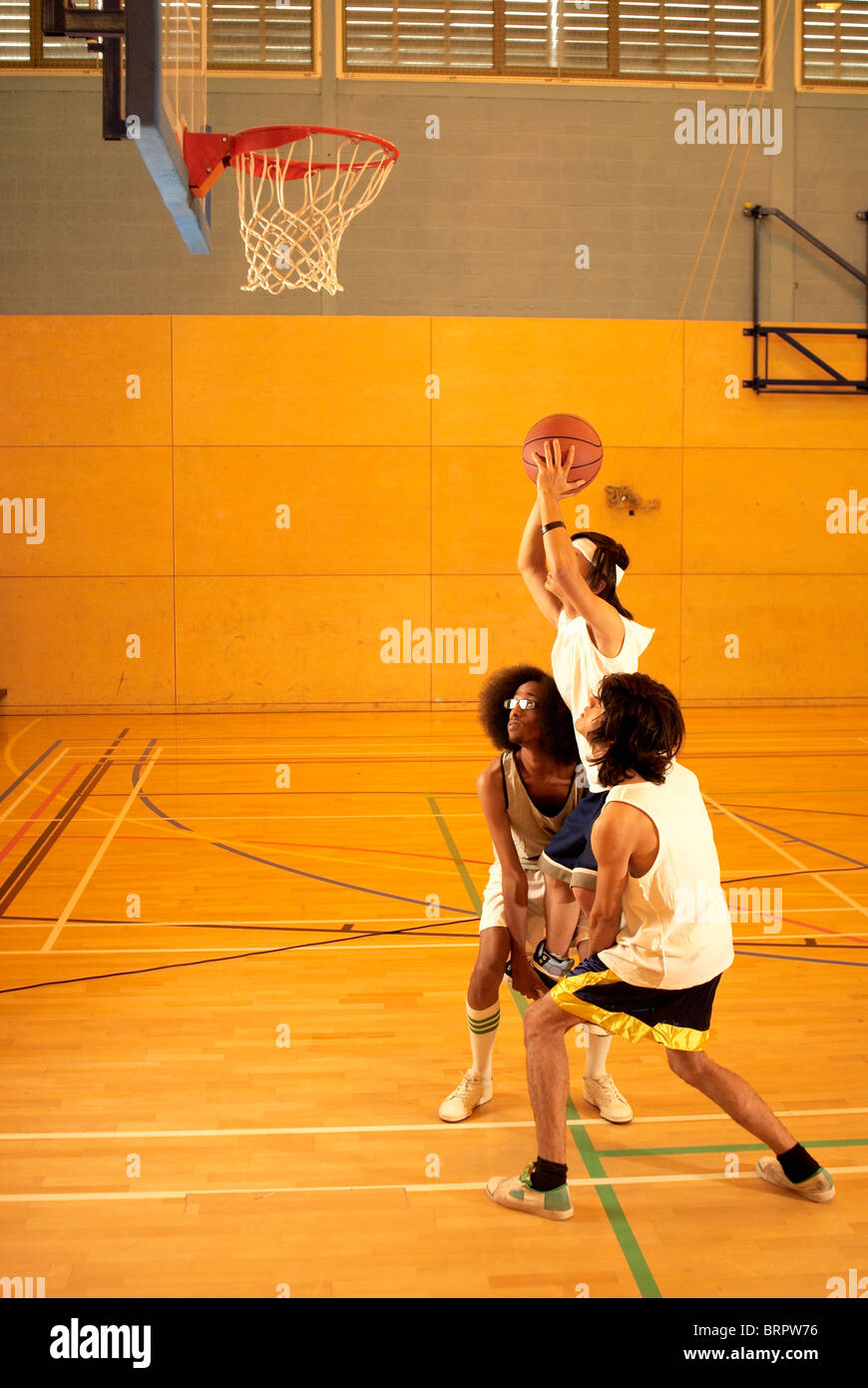 African american basketball player dunking hi-res stock photography and ...