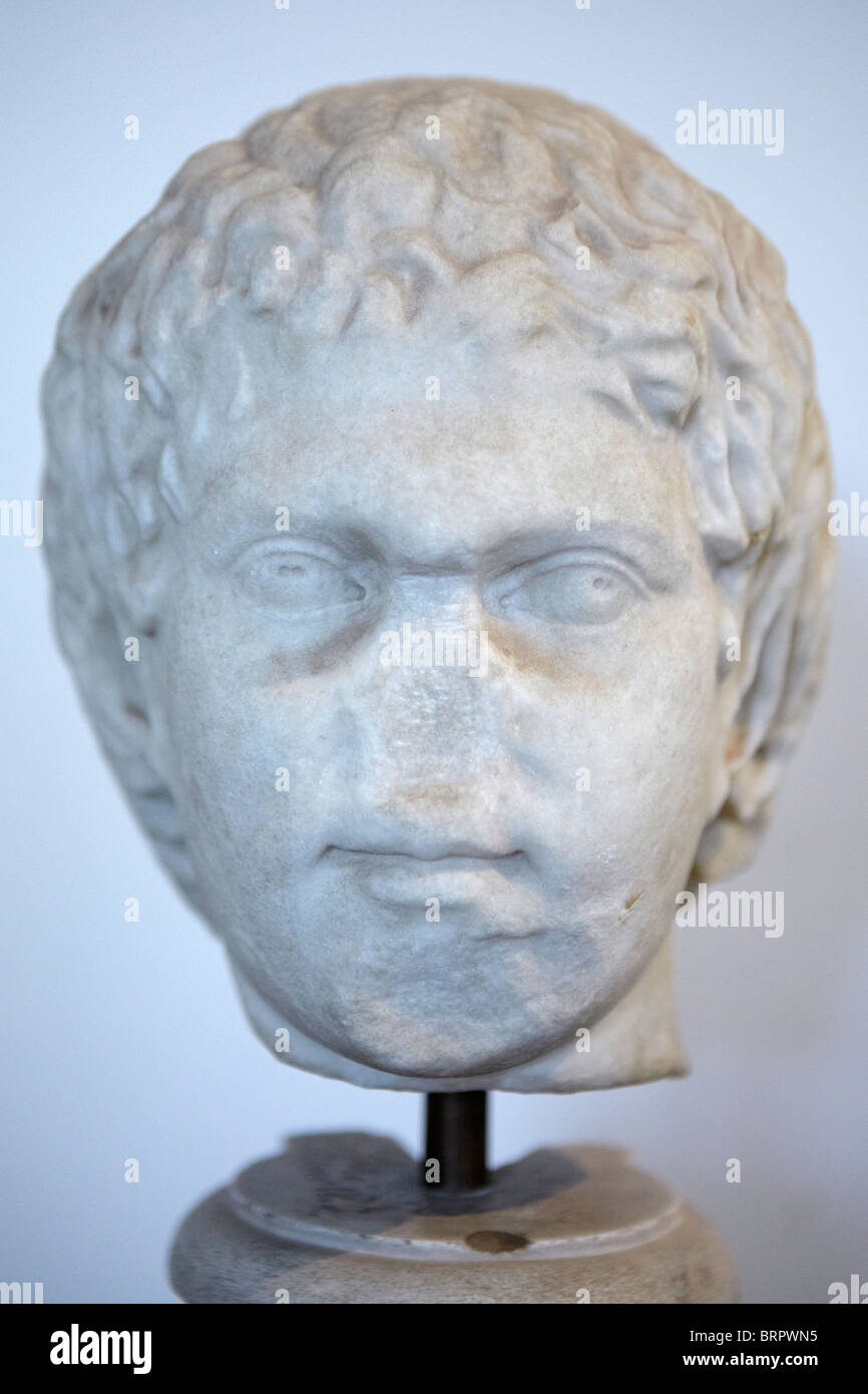 Satiro statue hi-res stock photography and images - Alamy