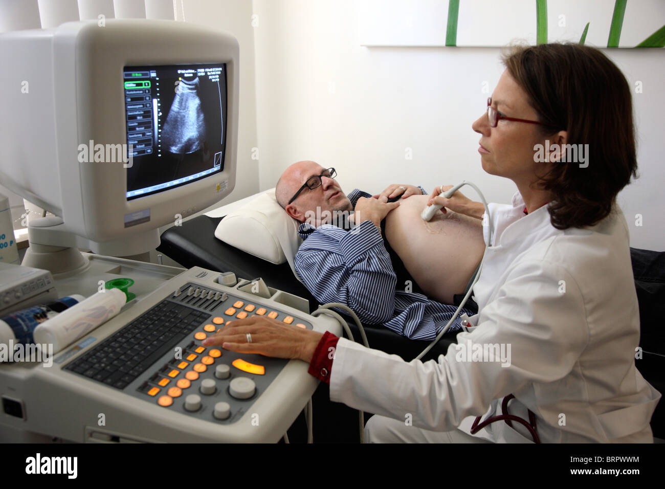 Internal ultrasound hi-res stock photography and images - Alamy