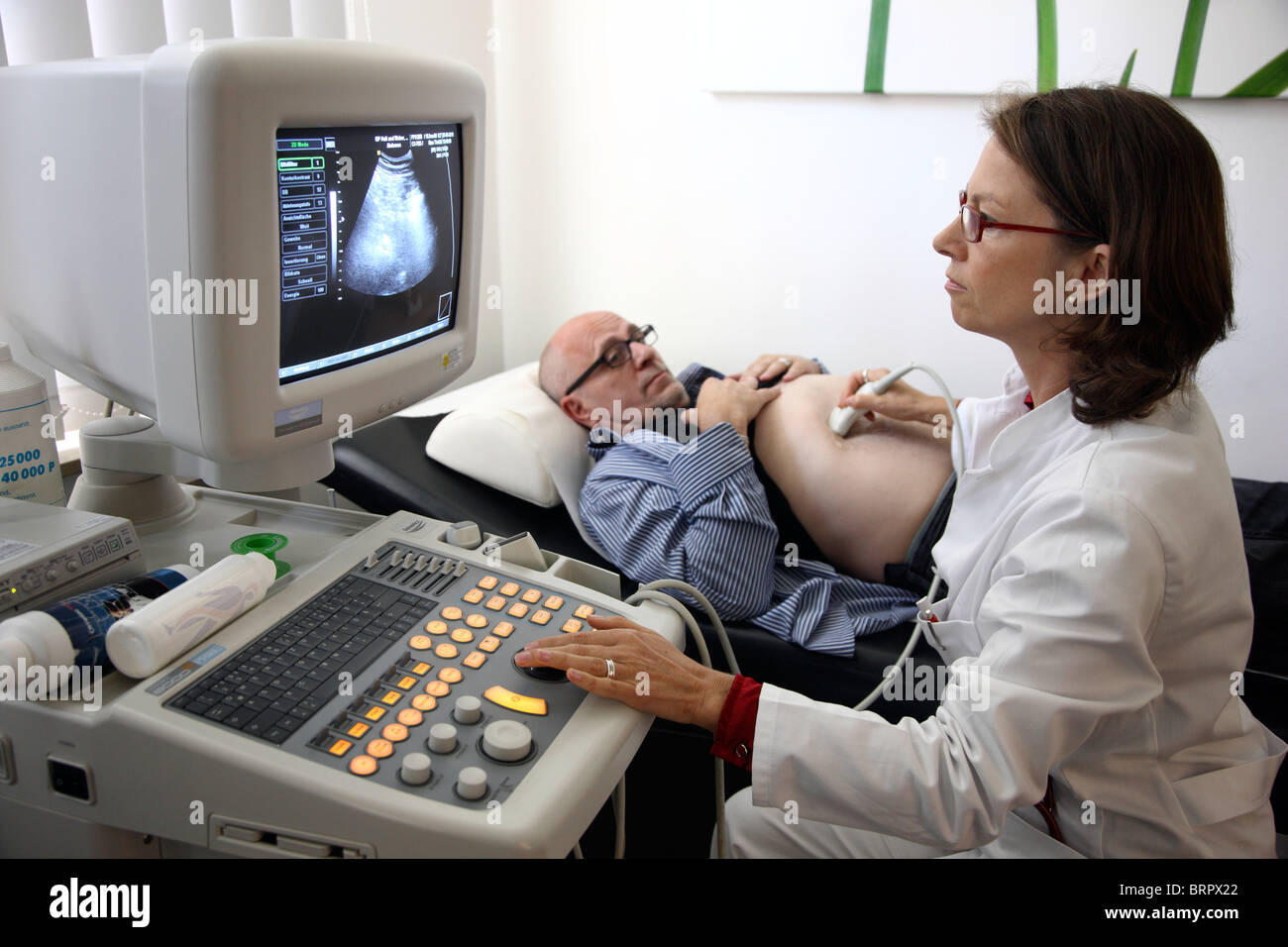 Ultrasound of human internal organs hi-res stock photography and images ...