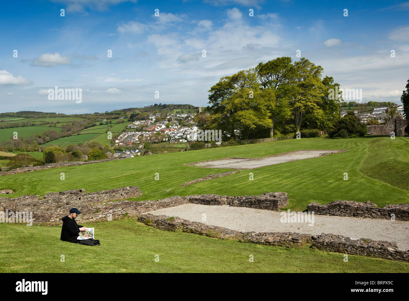 UK, England, Cornwall, Launceston, Castle Green, view across old ruins ...
