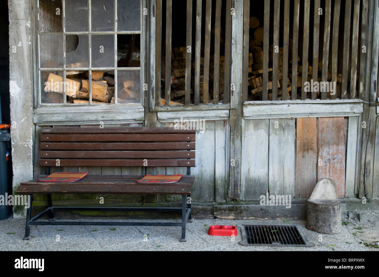 Broken down bench hi-res stock photography and images - Alamy