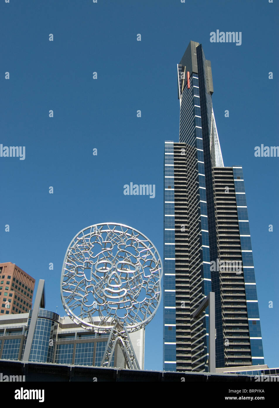Circular skyscraper face on hi-res stock photography and images - Alamy