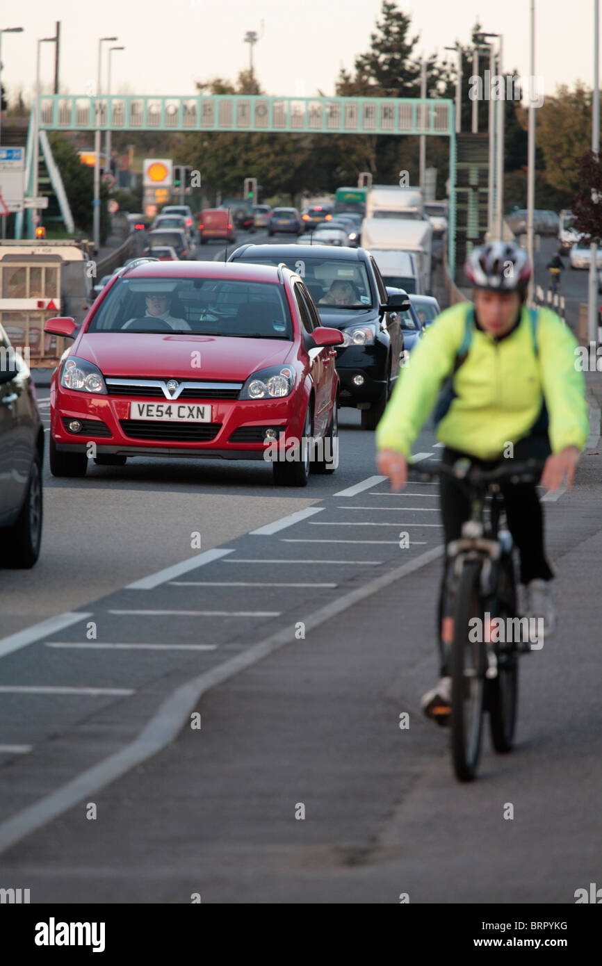 Queues of commuters hi-res stock photography and images - Alamy