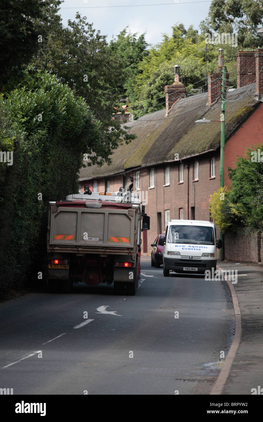 Lorry narrow road uk hi-res stock photography and images - Alamy