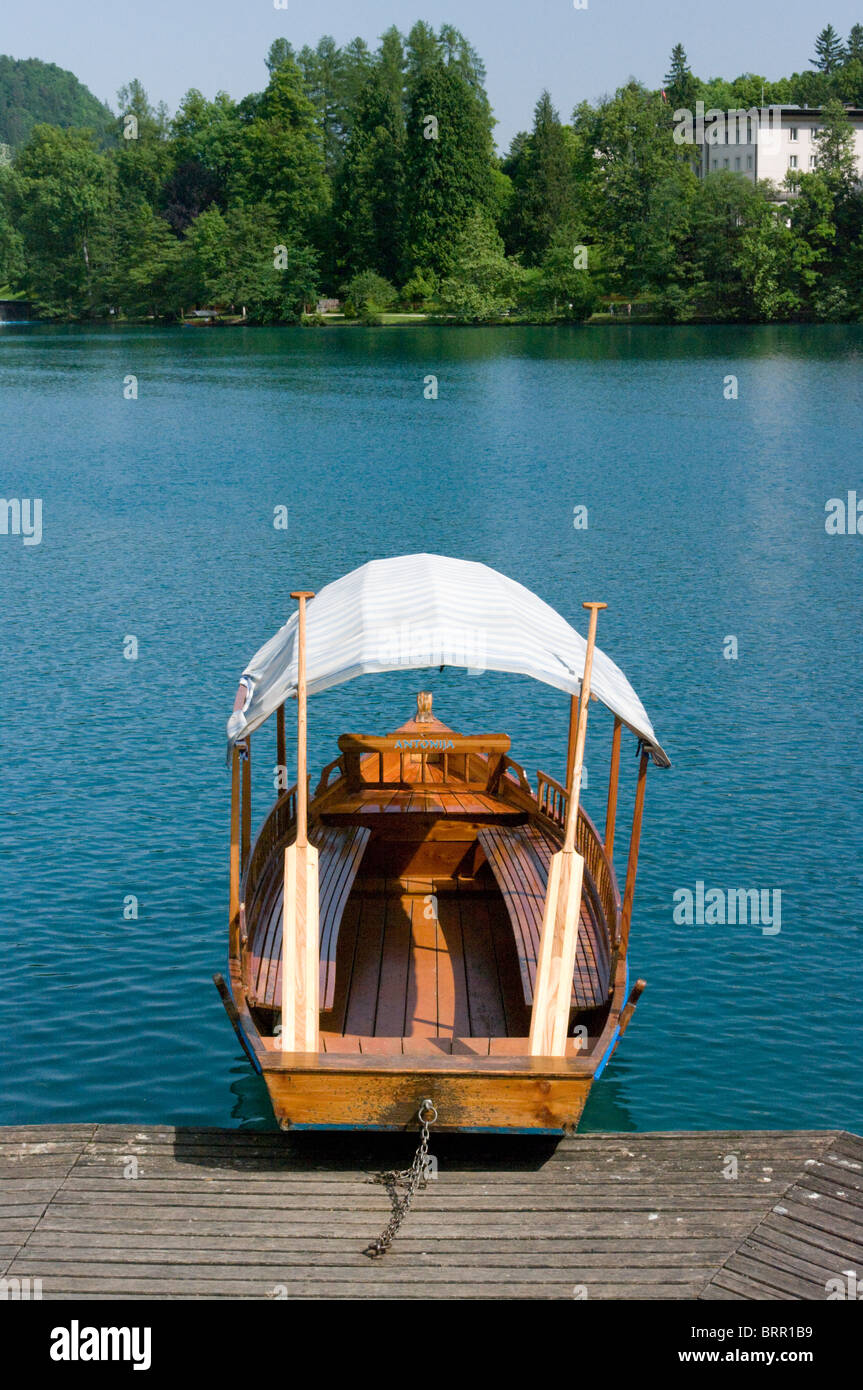 Rowing on bled lake hi-res stock photography and images - Alamy