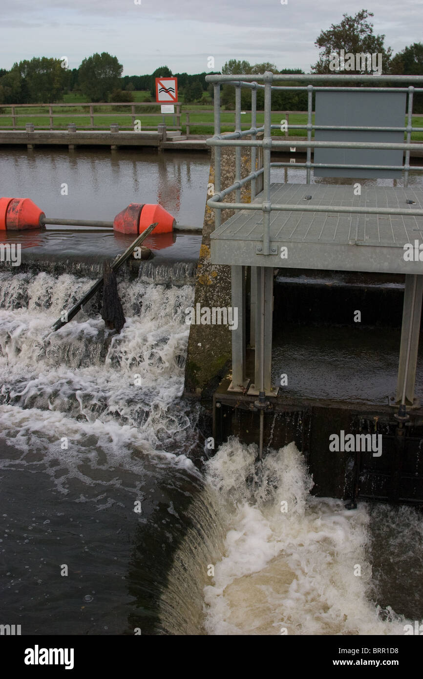 fast flowing weir river water flood control levels Stock Photo - Alamy
