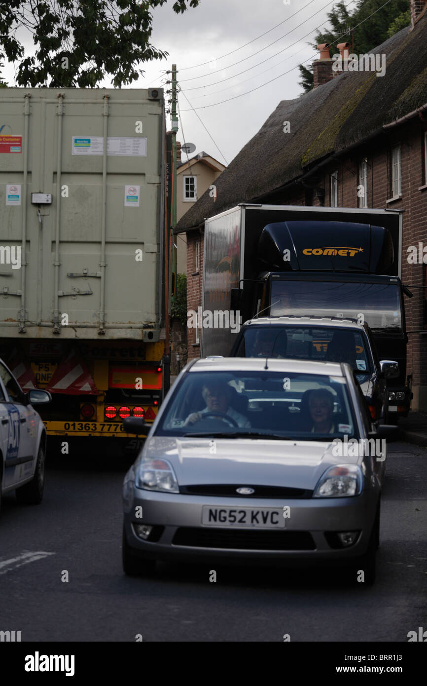 Lorry narrow road uk hi-res stock photography and images - Alamy