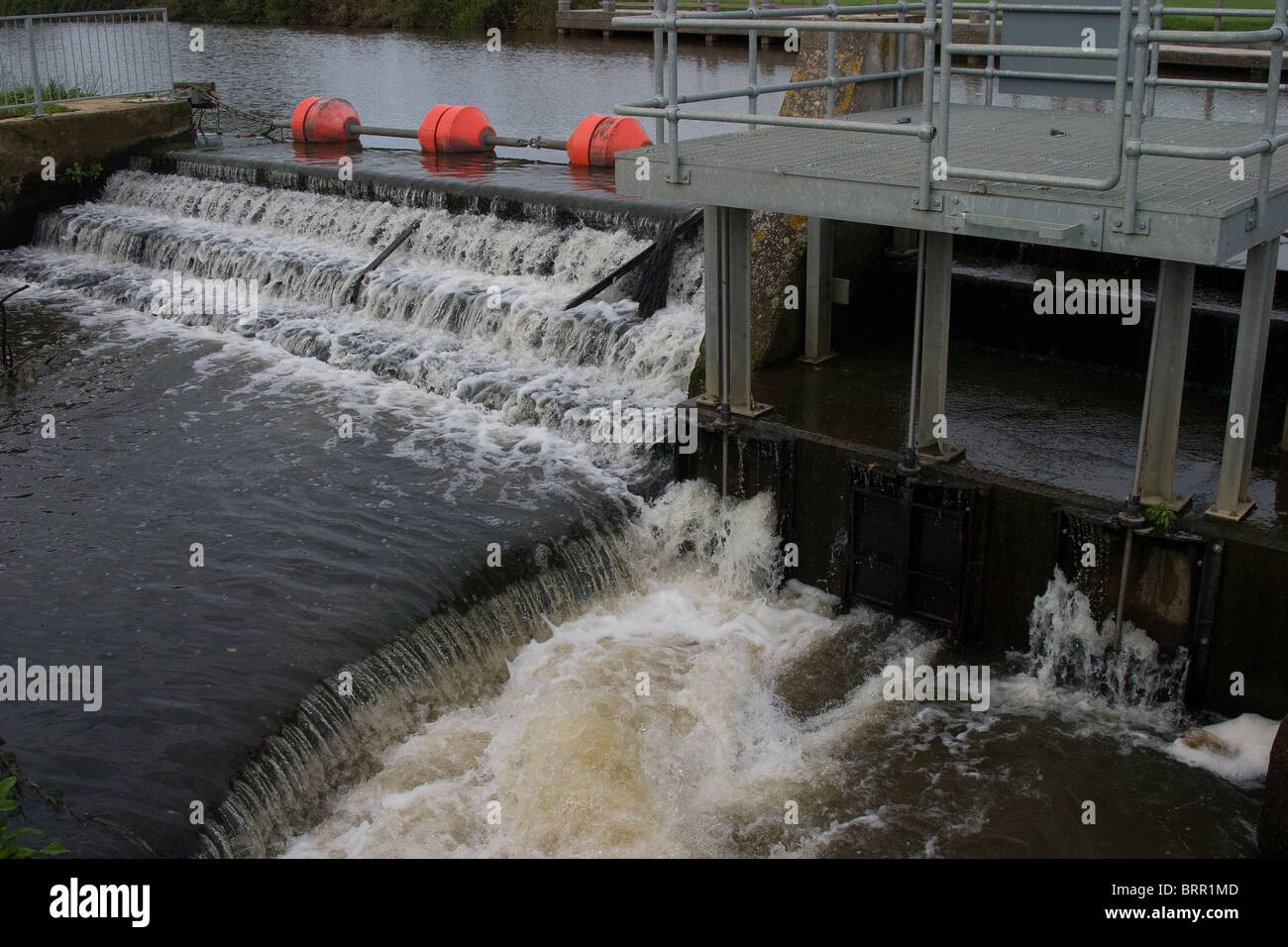 fast flowing weir river water flood control levels Stock Photo - Alamy