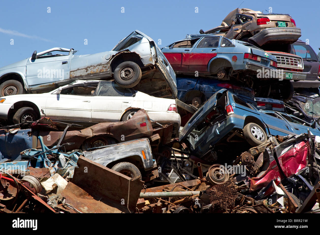 Carsscrapyard hi-res stock photography and images - Alamy