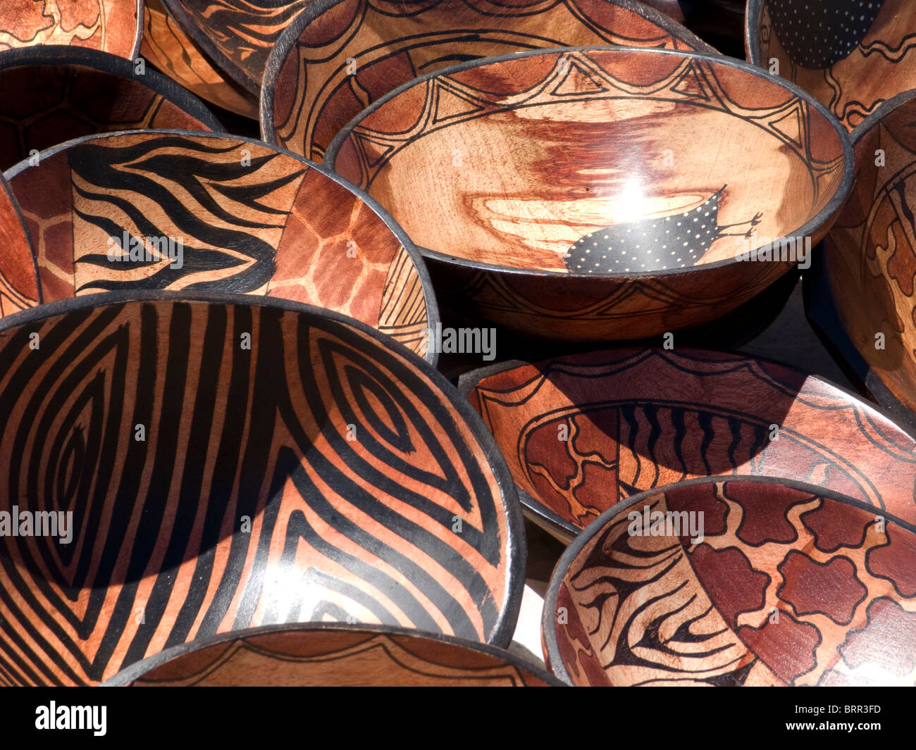 African hand-carved wooden bowls at a market Stock Photo - Alamy