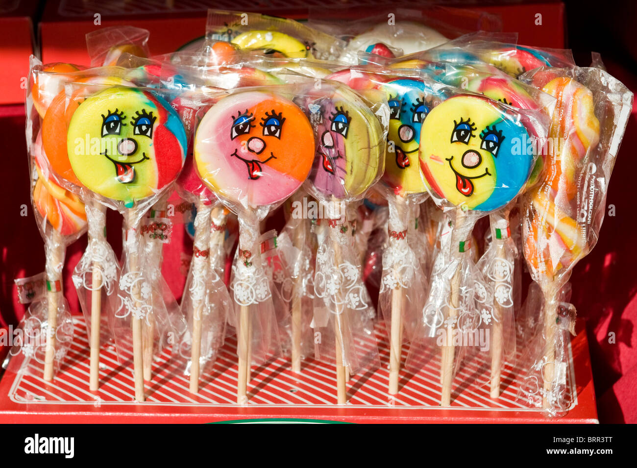 Close-up of multicoloured lollipops in ellophane wrap Stock Photo - Alamy