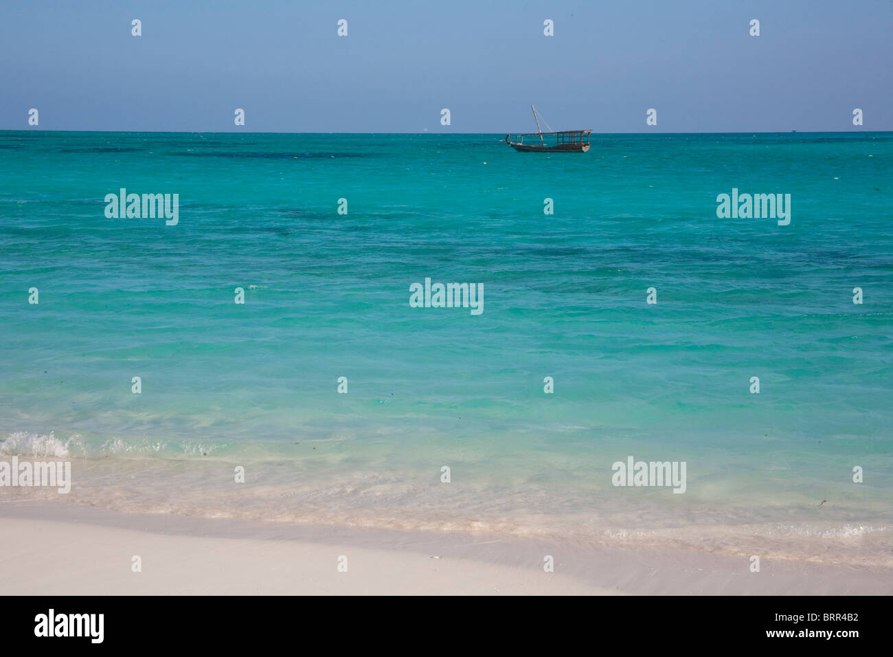Turquoise waters tropical island hi-res stock photography and images ...