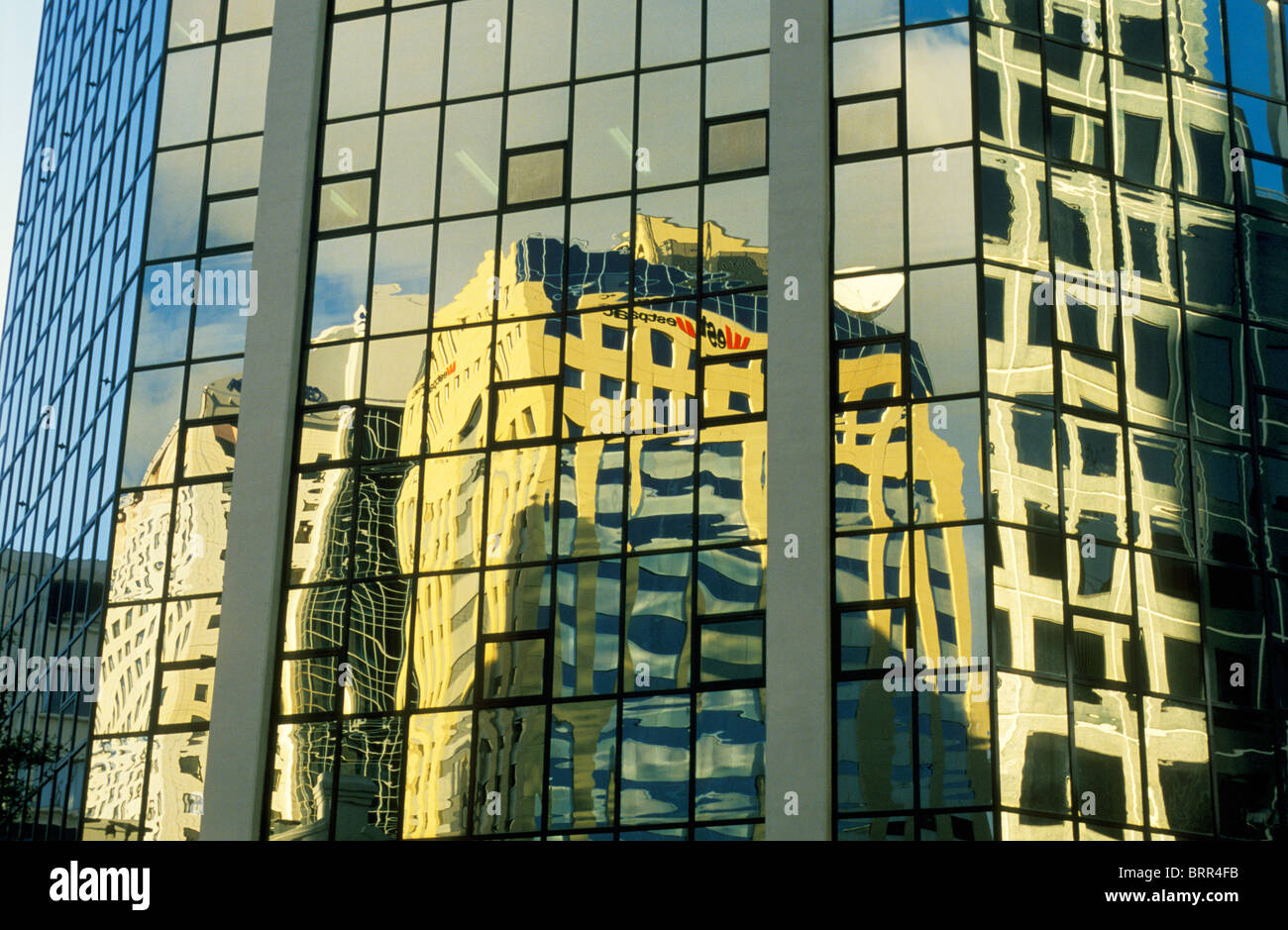 Mirrored windows hi-res stock photography and images - Alamy