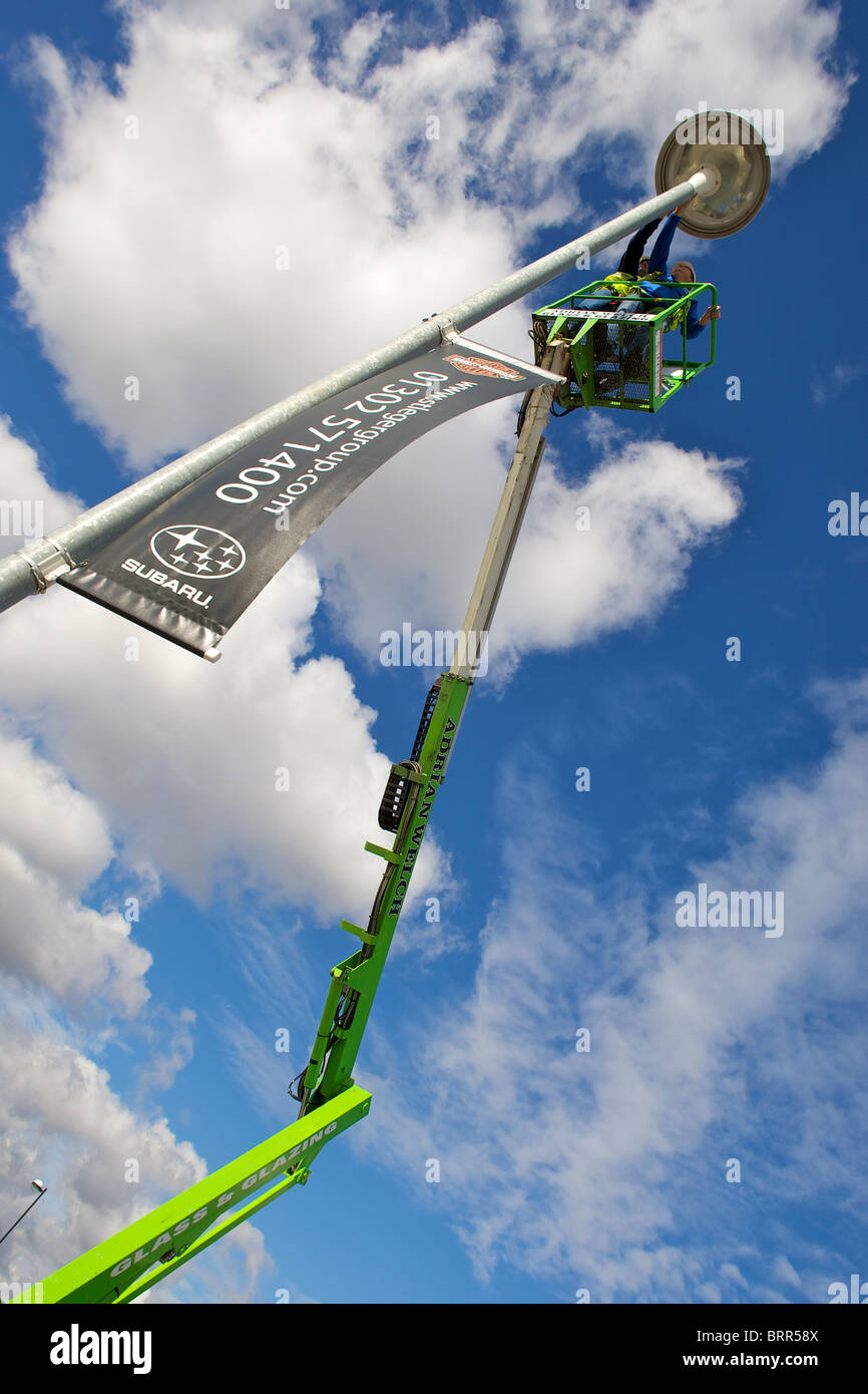 Articulated cherry picker hi-res stock photography and images - Alamy