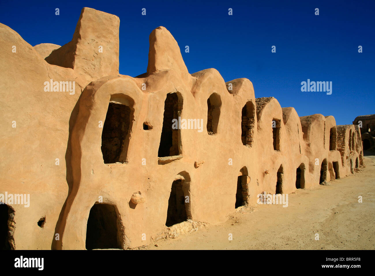 Old granaries hi-res stock photography and images - Alamy