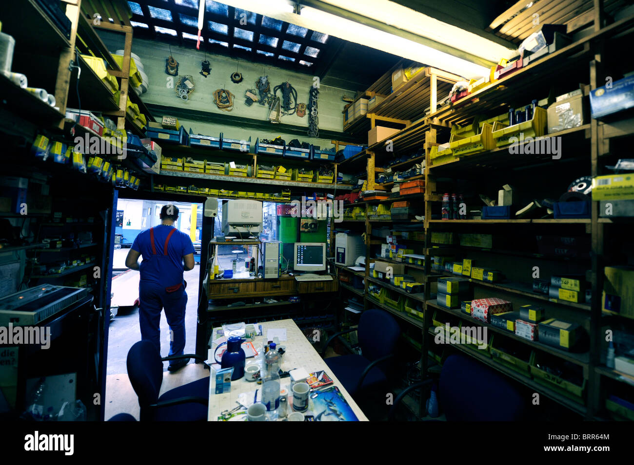 Auto spare parts car workshop hi-res stock photography and images - Alamy