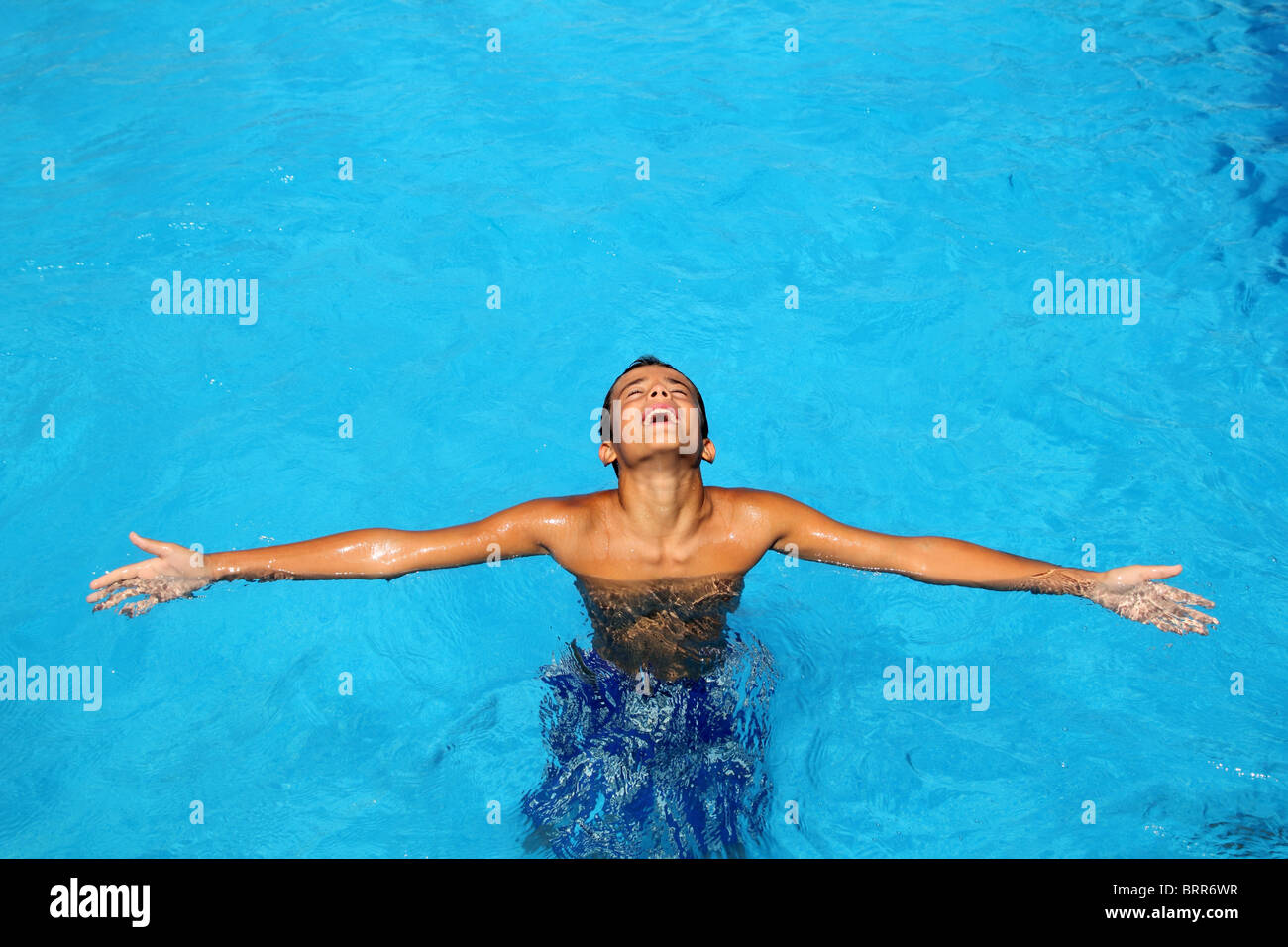 boy teenage relaxed open arms blue swimming pool summer vacations Stock ...