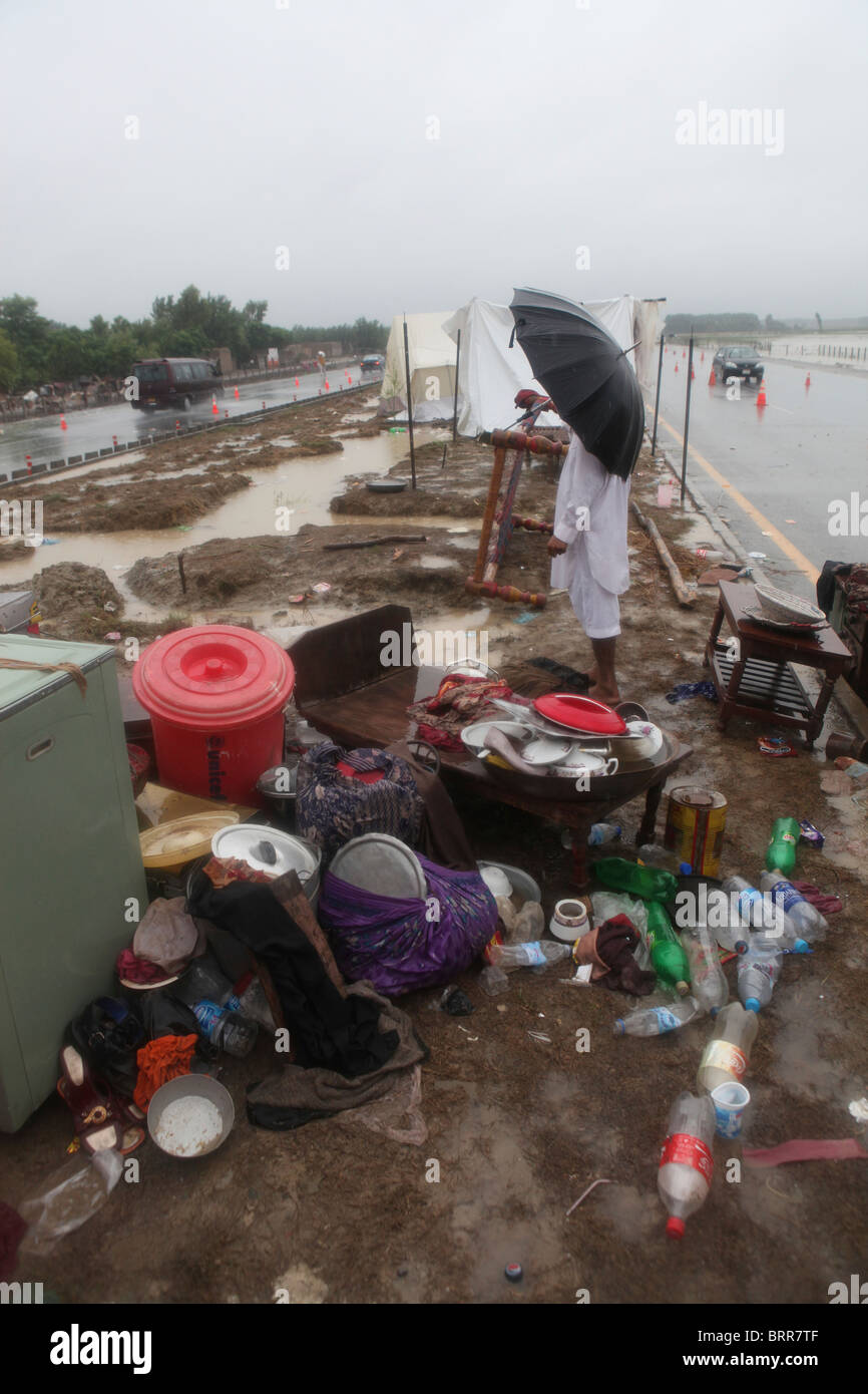 Victims of severe floods in Pakistan (2010)man, men, adult, male, males ...