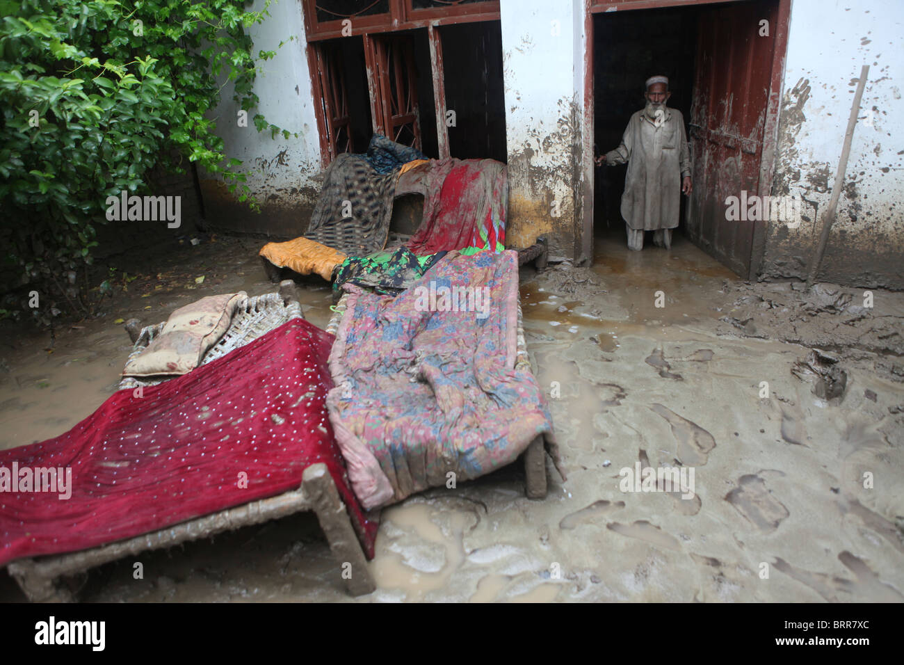 Victims of severe floods in Pakistan (2010 Stock Photo - Alamy