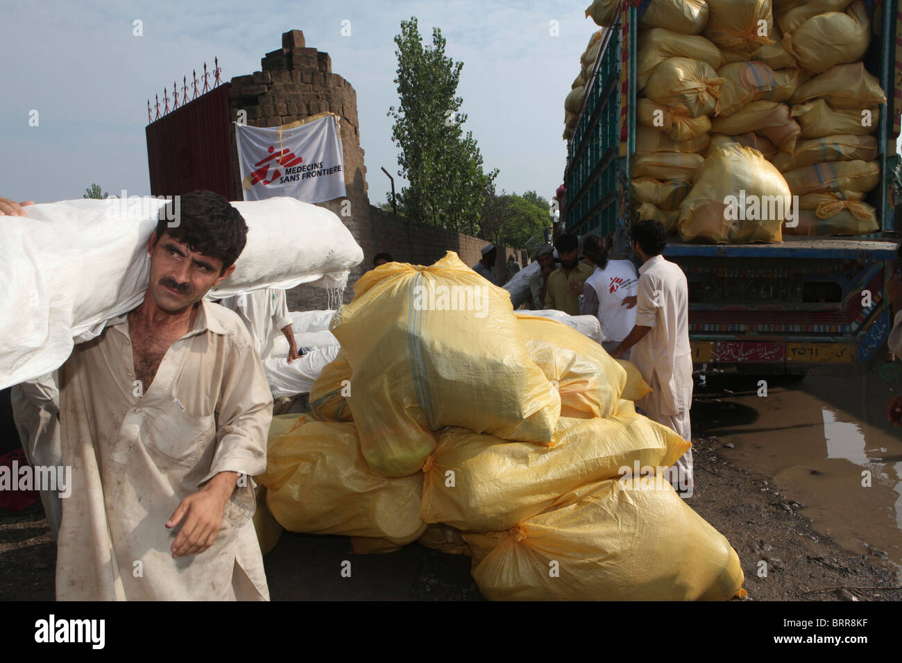 Disaster help flood pakistan hi-res stock photography and images - Alamy