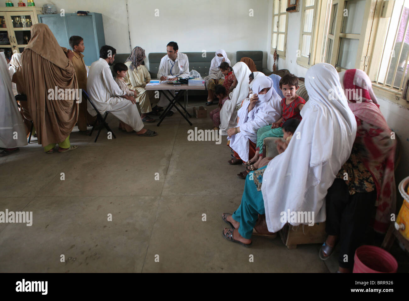 Pakistan muslim woman doctor hi-res stock photography and images - Alamy