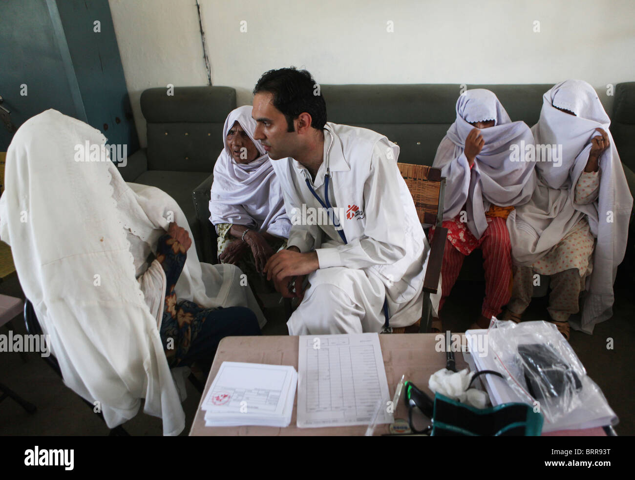 Pakistan muslim woman doctor hi-res stock photography and images - Alamy