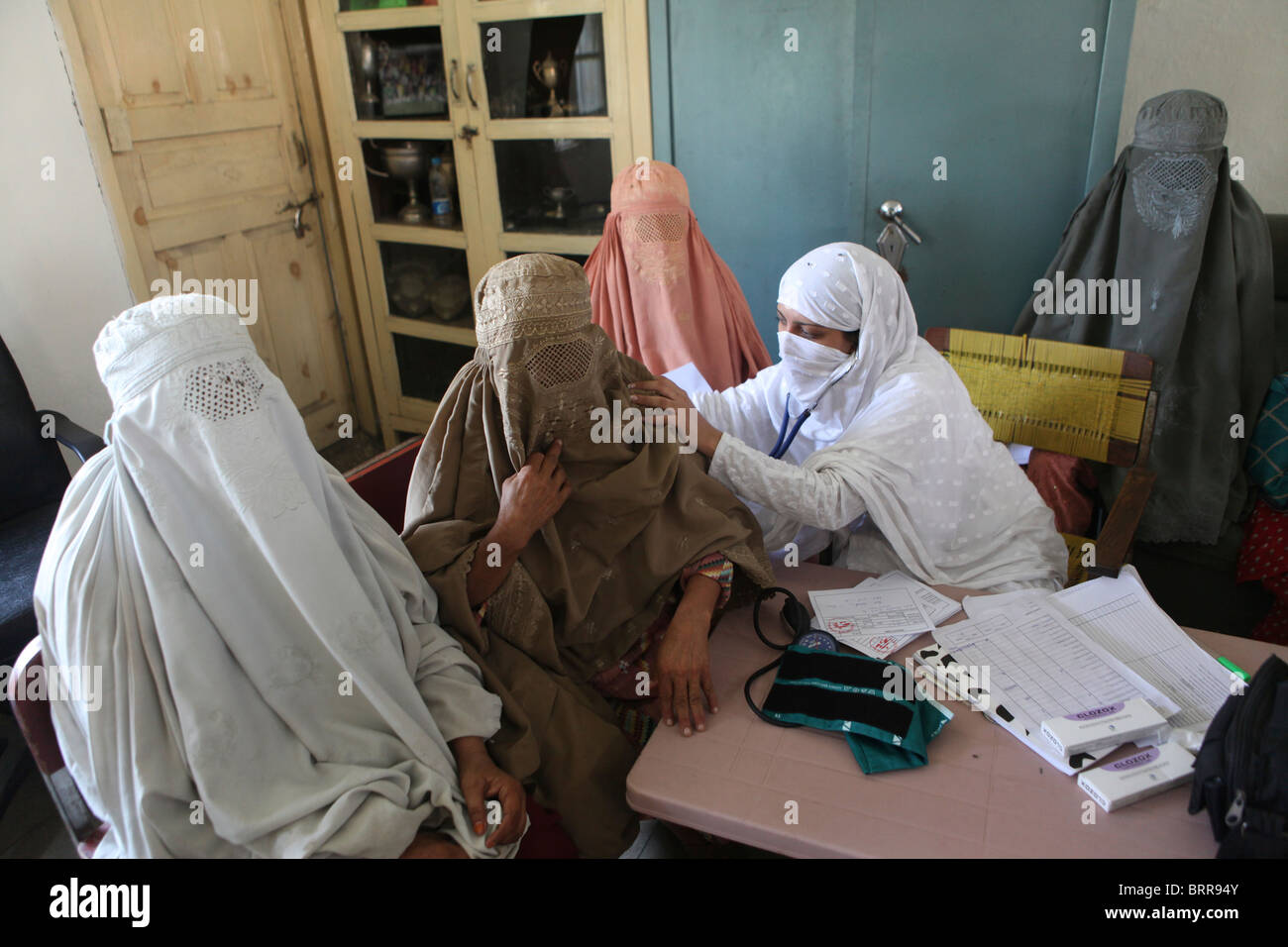 Pakistan muslim woman doctor hi-res stock photography and images - Alamy