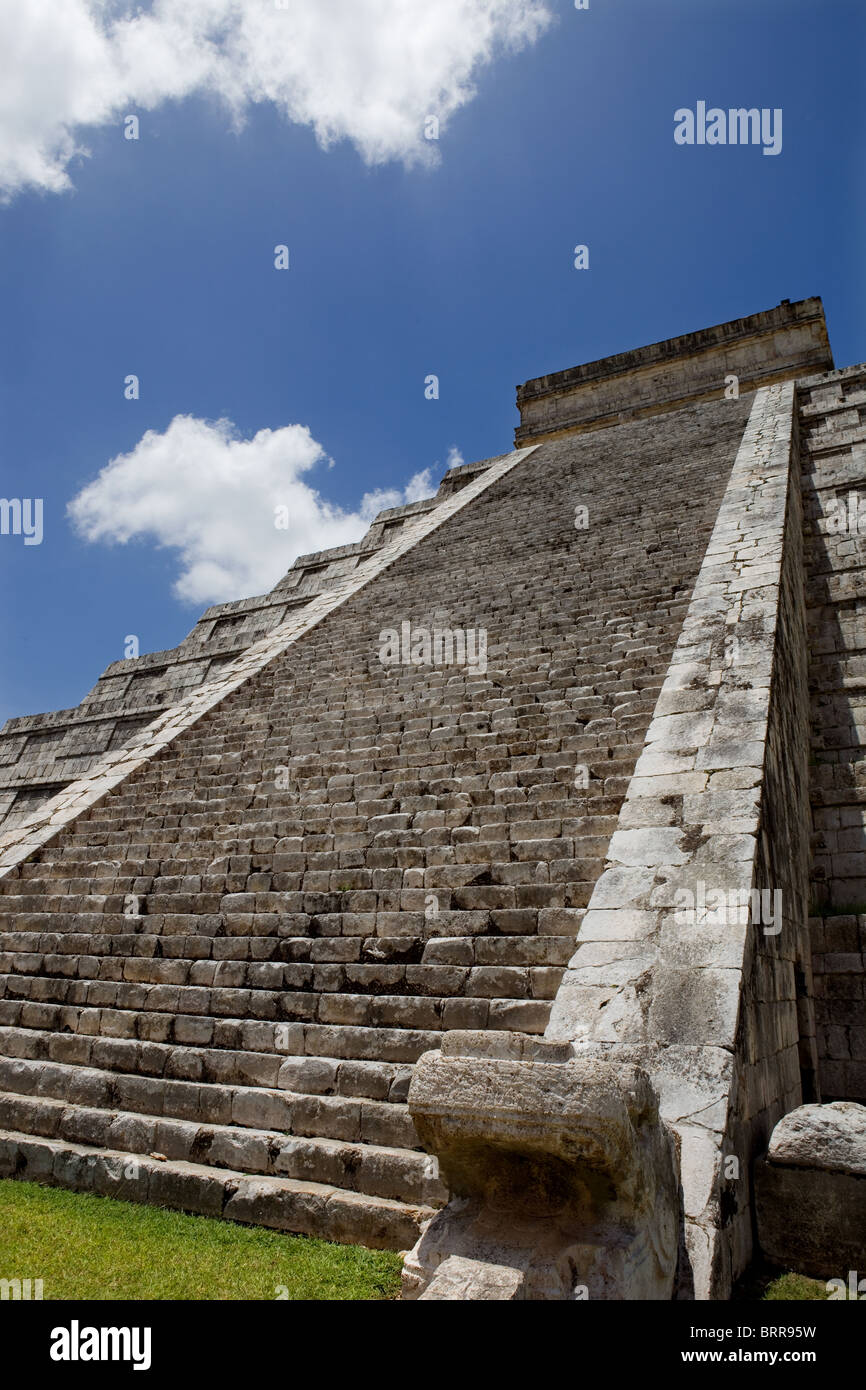 Ancient Mayan temple detail at Chichen Itza, Yucatan, Mexico Stock ...