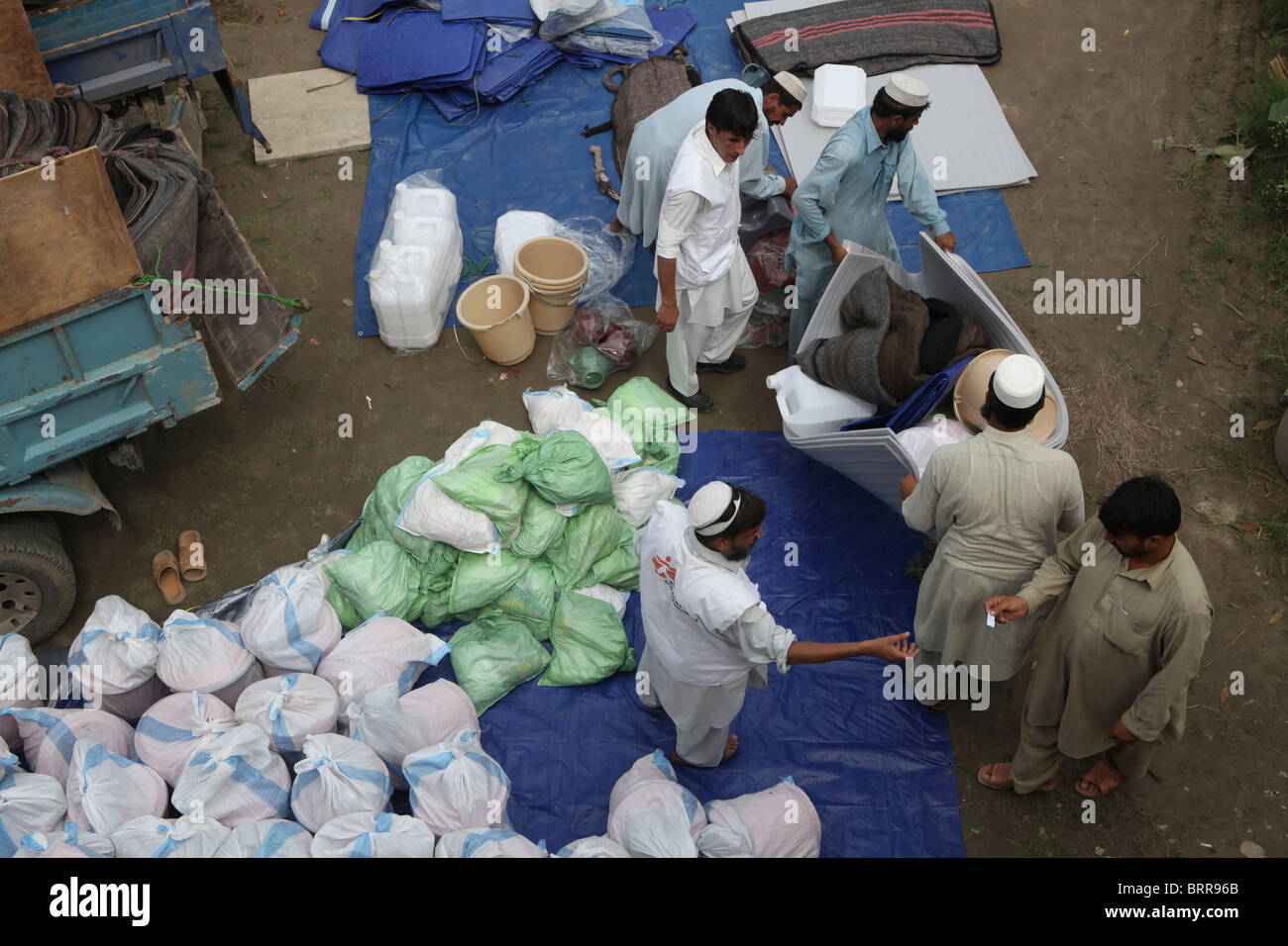 Disaster help flood pakistan hi-res stock photography and images - Alamy