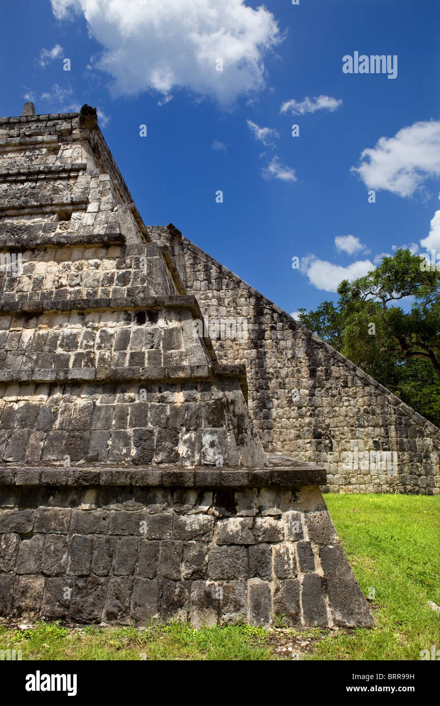Ancient Mayan temple detail at Chichen Itza, Yucatan, Mexico Stock ...