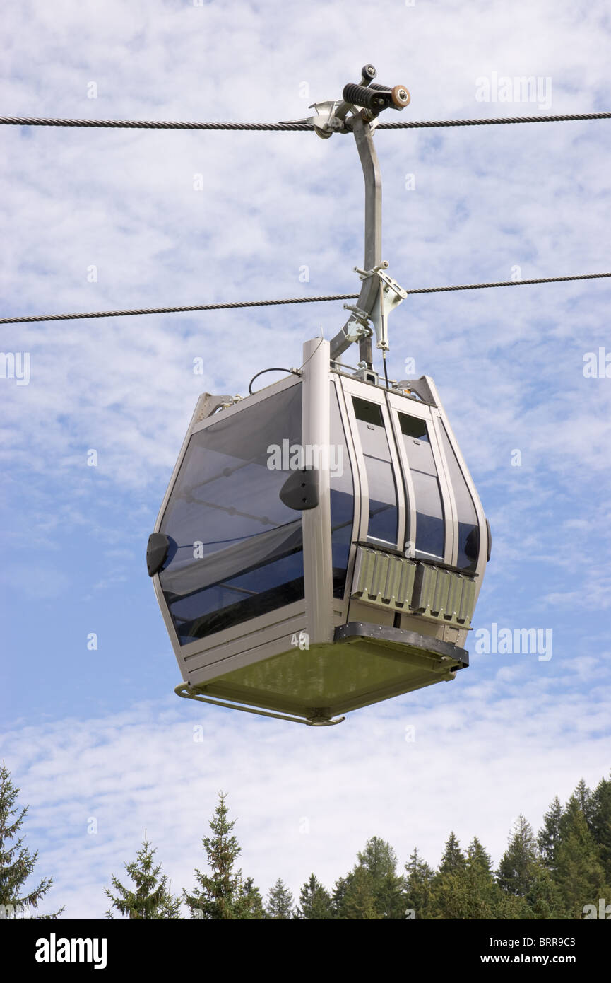 Cable car against blue sky hi-res stock photography and images - Alamy