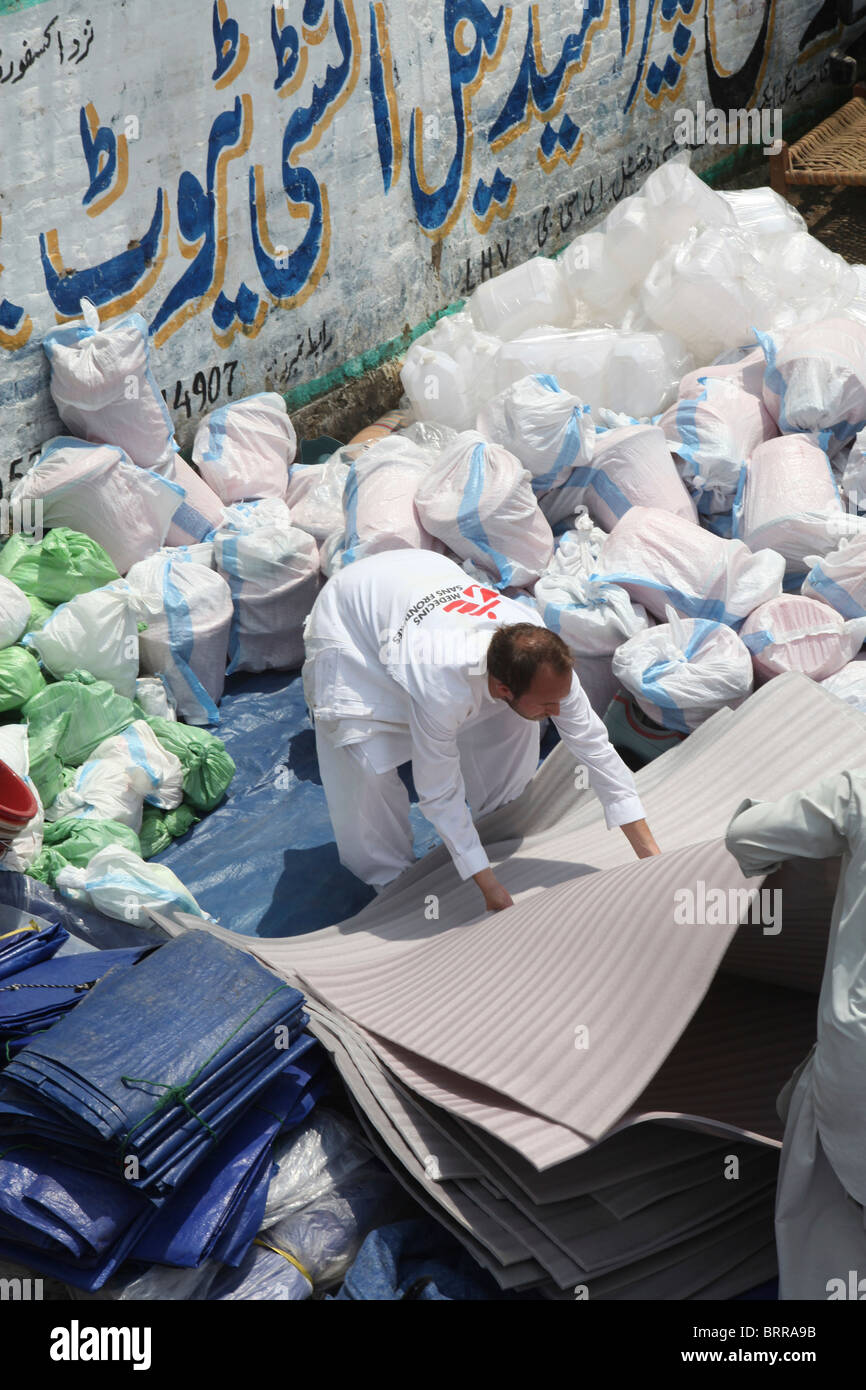 Disaster help flood pakistan hi-res stock photography and images - Alamy